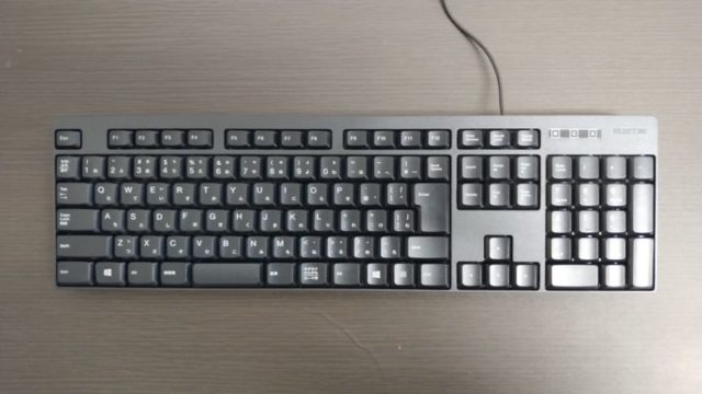 エレコム「tk-ffcm01bk」レビュー!! スクエア型の存在感のあるキーボード｜モノログ